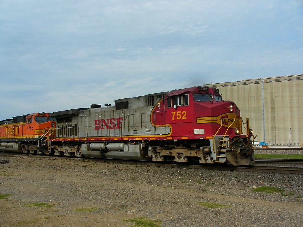 BNSF 752